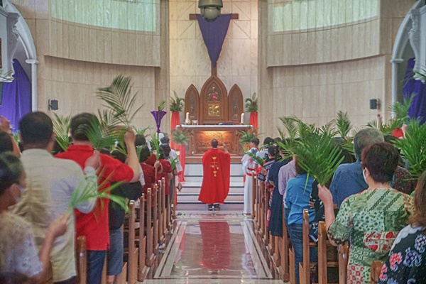 Perayaan Ekaristi Minggu Palma di Gereja Sementara St.Kristoforus ...