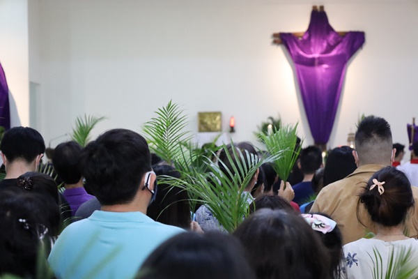 Perayaan Ekaristi Minggu Palma di Gereja Sementara St.Kristoforus ...