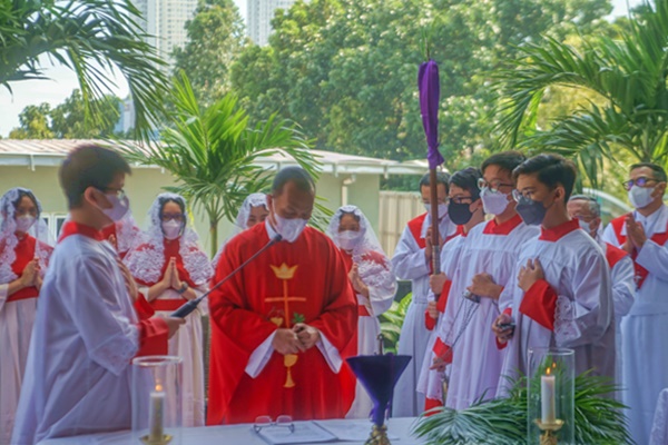Perayaan Ekaristi Minggu Palma di Gereja Sementara St.Kristoforus ...